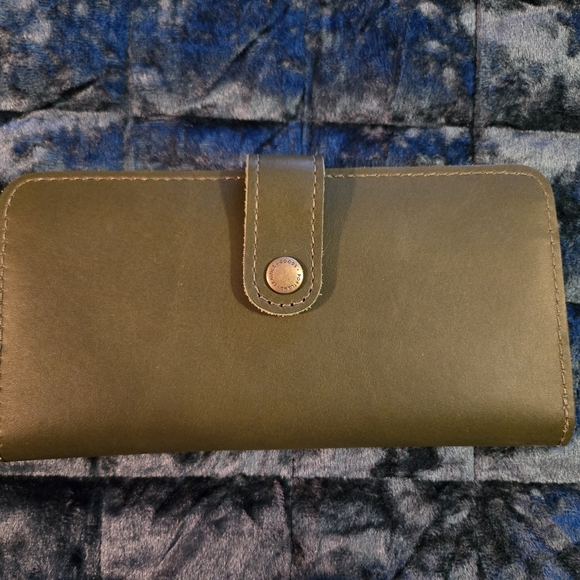 Portland Leather | Bags | Portland Leather Bifold Olive Green Womens ...